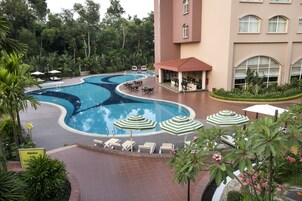 3 piscinas exteriores 