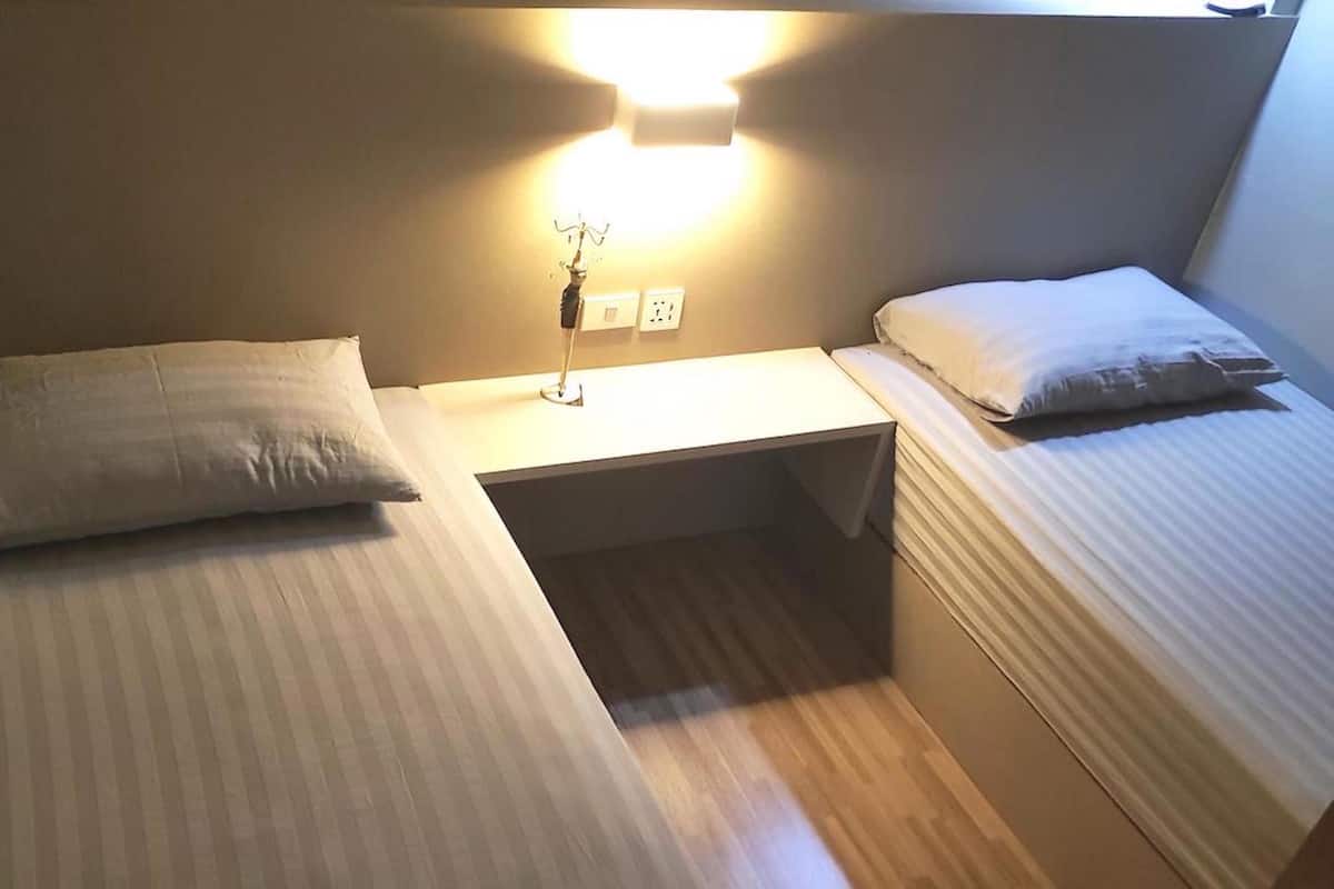 Twin Room with Shared Bathroom - Fan | Wi-fi grátis, roupa de cama fornecida