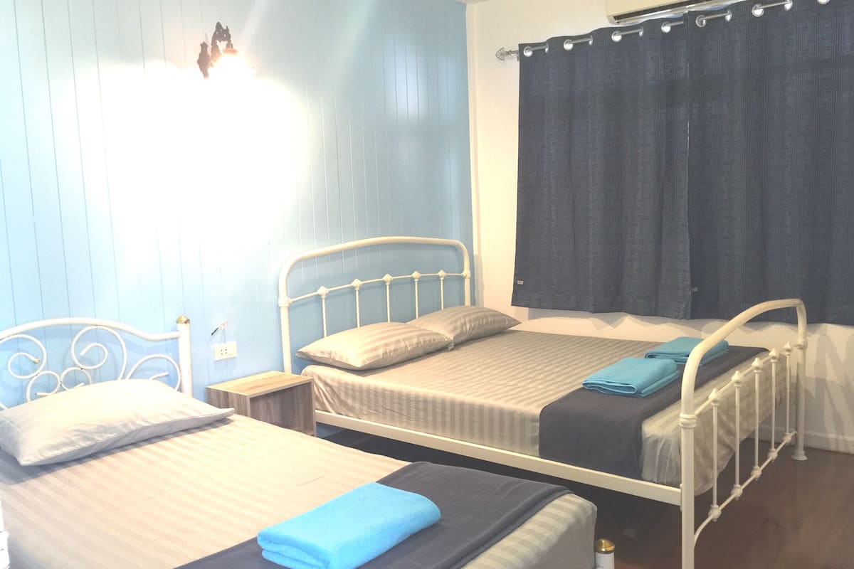 Quarto Triplo | Wi-fi grátis, roupa de cama fornecida