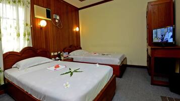 Quarto Standard | Minibar, secretária, cortinas/cortinados opacos, ferro/tábua de engomar