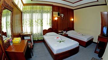 Quarto Standard | Minibar, secretária, cortinas/cortinados opacos, ferro/tábua de engomar