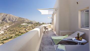 Private Executive Suite Heated Tub | Roupas de cama premium, frigobar, cofres nos quartos, escrivaninha