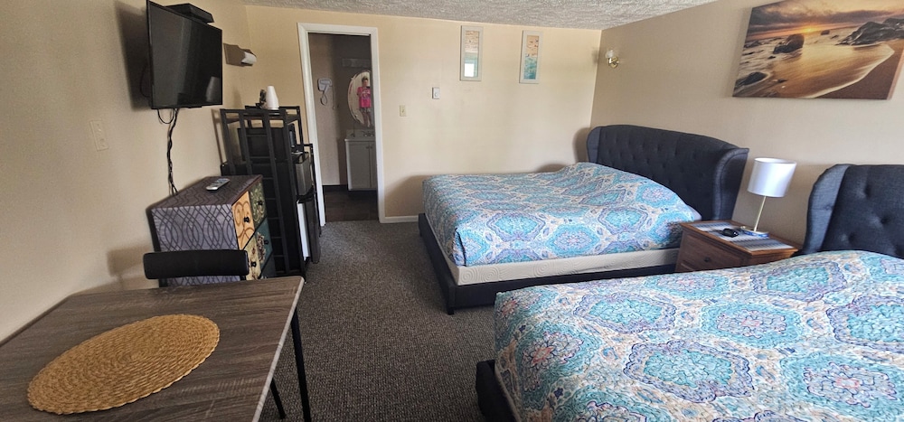 River Country Motor Lodge - Grayling, MI