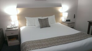 Quarto Executivo, 1 cama queen-size | 1 quarto, secretária, ferro/tábua de engomar 