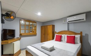 Cofre no quarto, secretária, camas desdobráveis, Wi-fi grátis