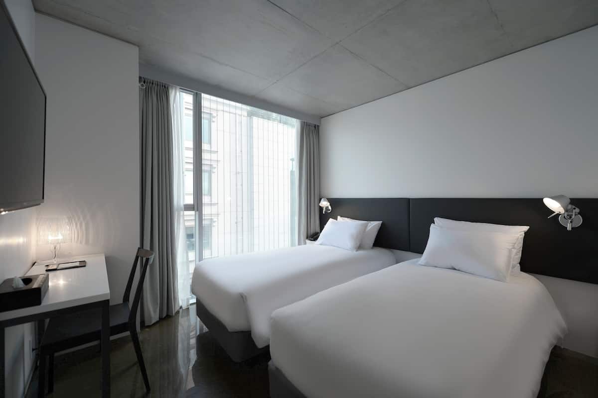 Quarto Twin | Roupa de alta qualidade, edredões de penas, camas de colchão pillowtop