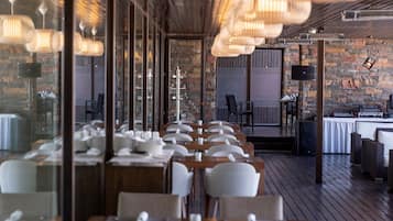 2 restaurantes, pequenos-almoços servidos, cozinha internacional