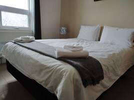 Quarto casal, banheiro compartilhado | Ferros/tábuas de passar roupa, Wi-Fi de cortesia, roupa de cama