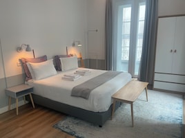 Deluxe Apartment, 2 Bedrooms, Without Lift Access, Kitchenette | Minibar, cofre no quarto, cortinas/cortinados opacos