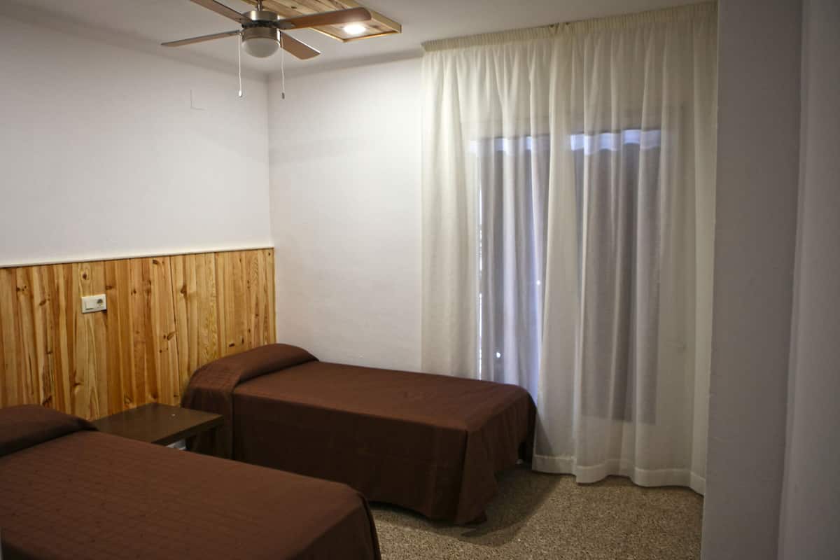 Ferro/tábua de engomar, Wi-fi, roupa de cama fornecida