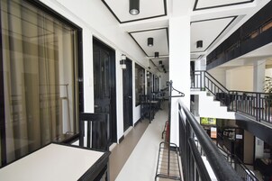 Quarto Standard (3rd Floor, King/Twin) | Cofre no quarto, ferro/tábua de engomar, Wi-fi grátis 