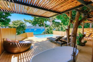 2 Bedroom Pool Villa Family Ocean View | Minibar com produtos grátis, cofre no quarto 