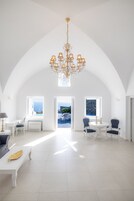 Vila, piscina particular (Amber Light) | Cofres nos quartos, escrivaninha, quartos à prova de som