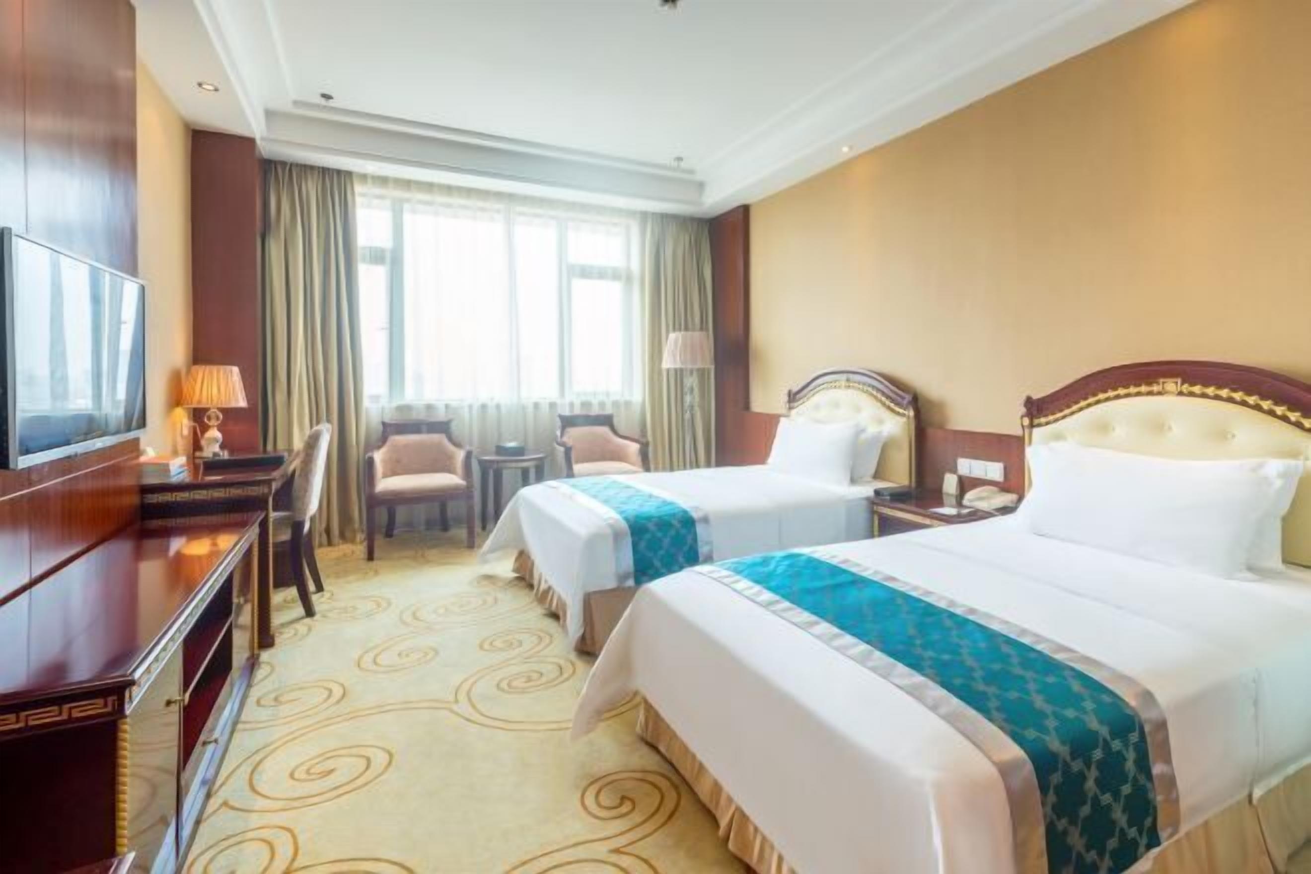 Minibar, cofre no quarto, despertadores 