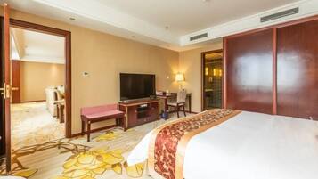 Minibar, cofre no quarto, despertadores