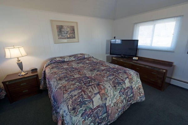 Cold Creek Inn - Beulah, MI