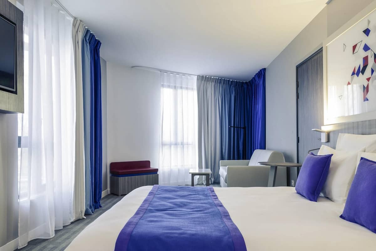 Quarto, 1 cama Queen e sofá-cama, acessível (Quality) | Roupas de cama premium, frigobar, cofres nos quartos, escrivaninha