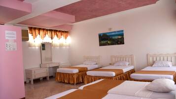 Quarto standard (5 Single Beds) | 1 quarto, cofres nos quartos, individualmente decorados