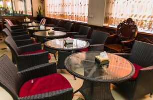 Pequenos-almoços, almoços, jantares servidos, cozinha regional 