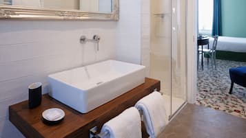 Quarto casal superior | Banheiro | Produtos de toalete grátis, toalhas de banho