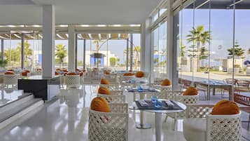 2 restaurantes, pequenos-almoços servidos, cozinha internacional