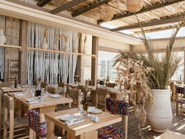 2 restaurantes, pequenos-almoços servidos, cozinha internacional