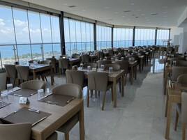 Pequenos-almoços, almoços e jantares servidos 