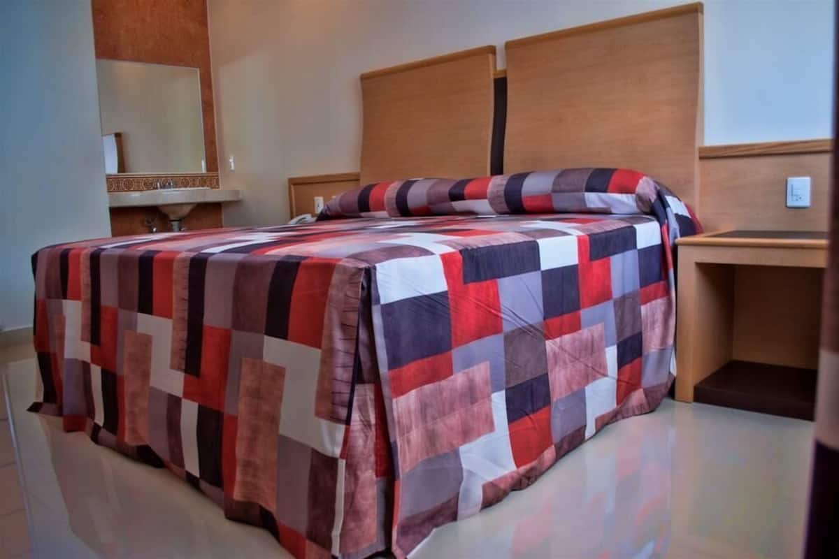 1 quarto, secretária, cortinas/cortinados opacos, quartos insonorizados
