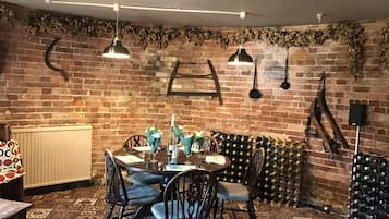 2 restaurantes, almoços servidos