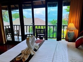 Superior Room with Balcony | Cofre no quarto, secretária, Wi-fi grátis 