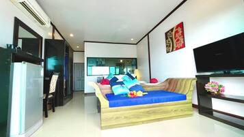 Quarto Deluxe, vista para o mar | Cofre no quarto, secretária, camas desdobráveis, Wi-fi grátis