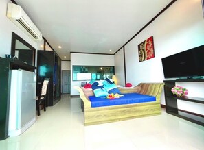 Quarto Deluxe, vista para o mar | Cofre no quarto, secretária, camas desdobráveis, Wi-fi grátis 