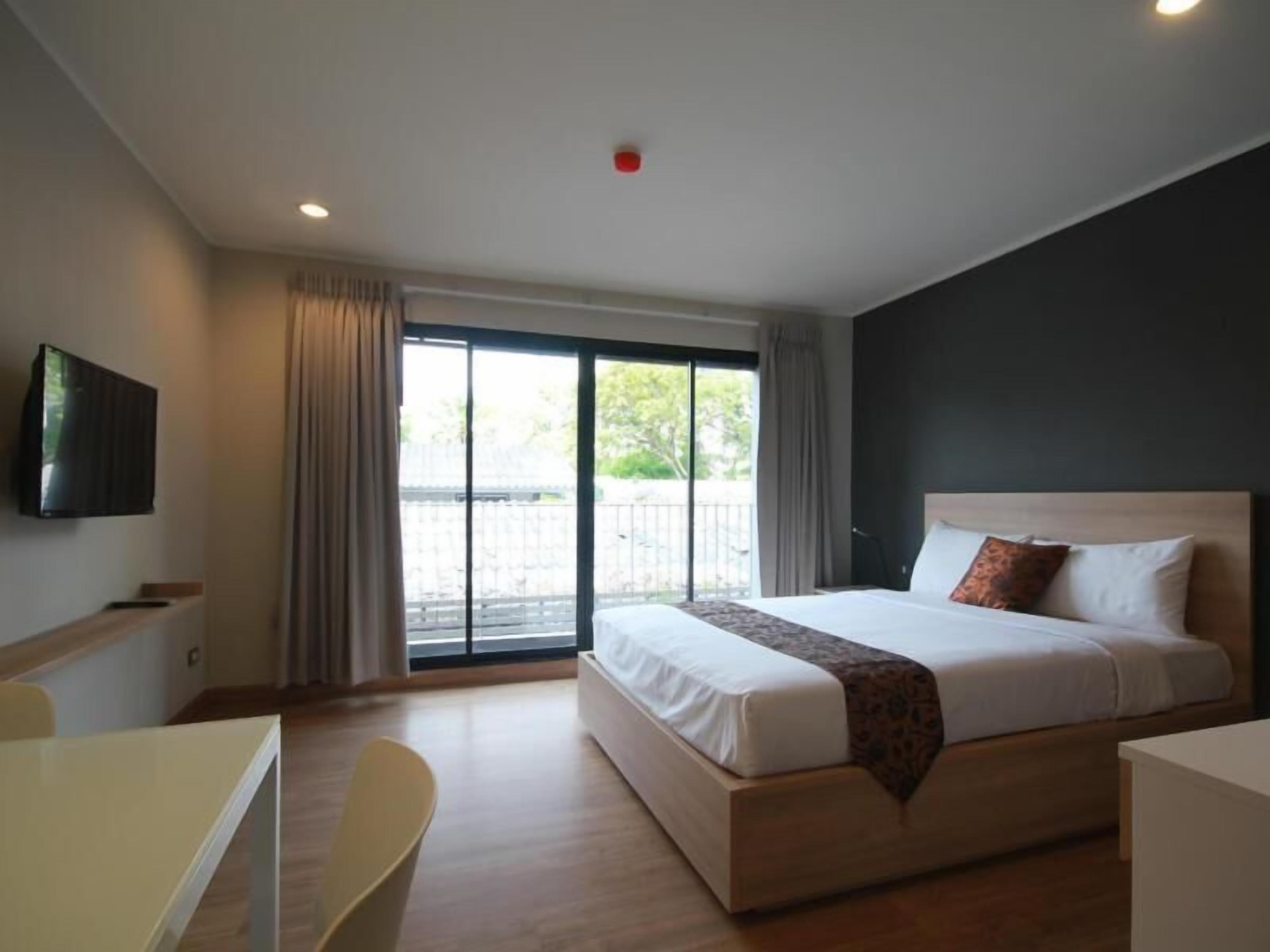 Cofres nos quartos, escrivaninha, Wi-Fi de cortesia, roupa de cama