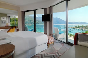 Suíte, 1 quarto, vista para o mar | Roupas de cama premium, frigobar, cofres nos quartos, escrivaninha