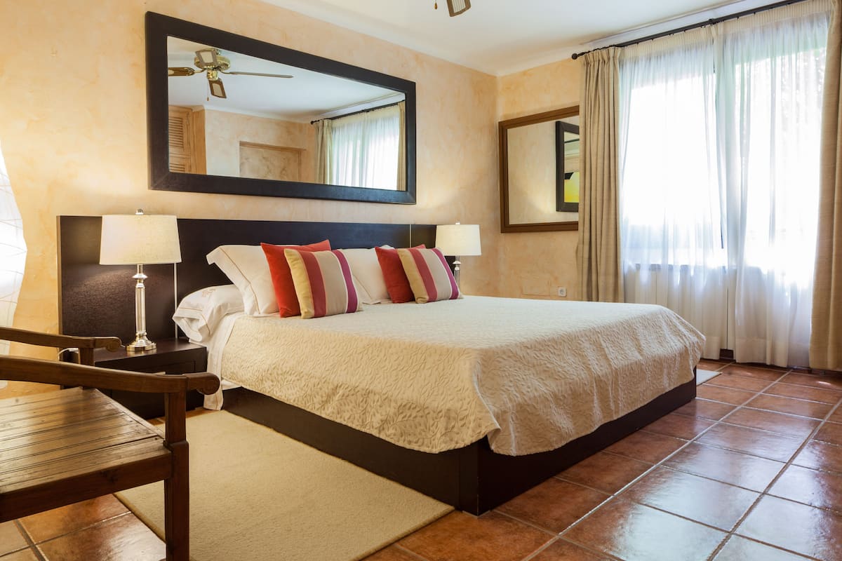Quarto casal | 1 quarto, cofres nos quartos, berços grátis