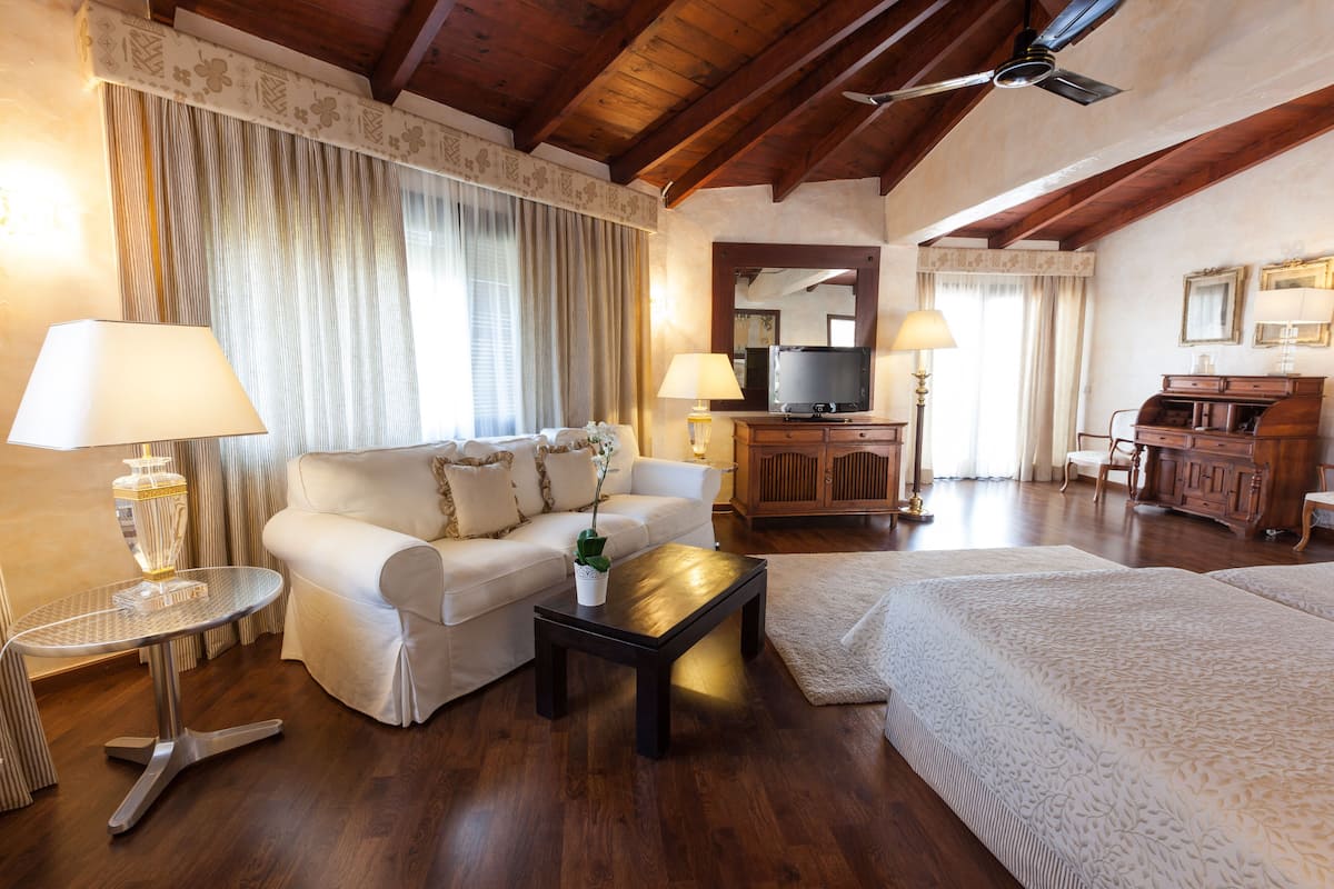 1 quarto, cofres nos quartos, berços grátis