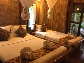 Villa, vista para o jardim (5 persons - Fan Room) | Cofre no quarto, secretária, Wi-fi grátis, roupa de cama fornecida