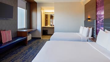 aloft, Quarto, 2 camas Queen | Cofres nos quartos, escrivaninha, ferros/tábuas de passar roupa