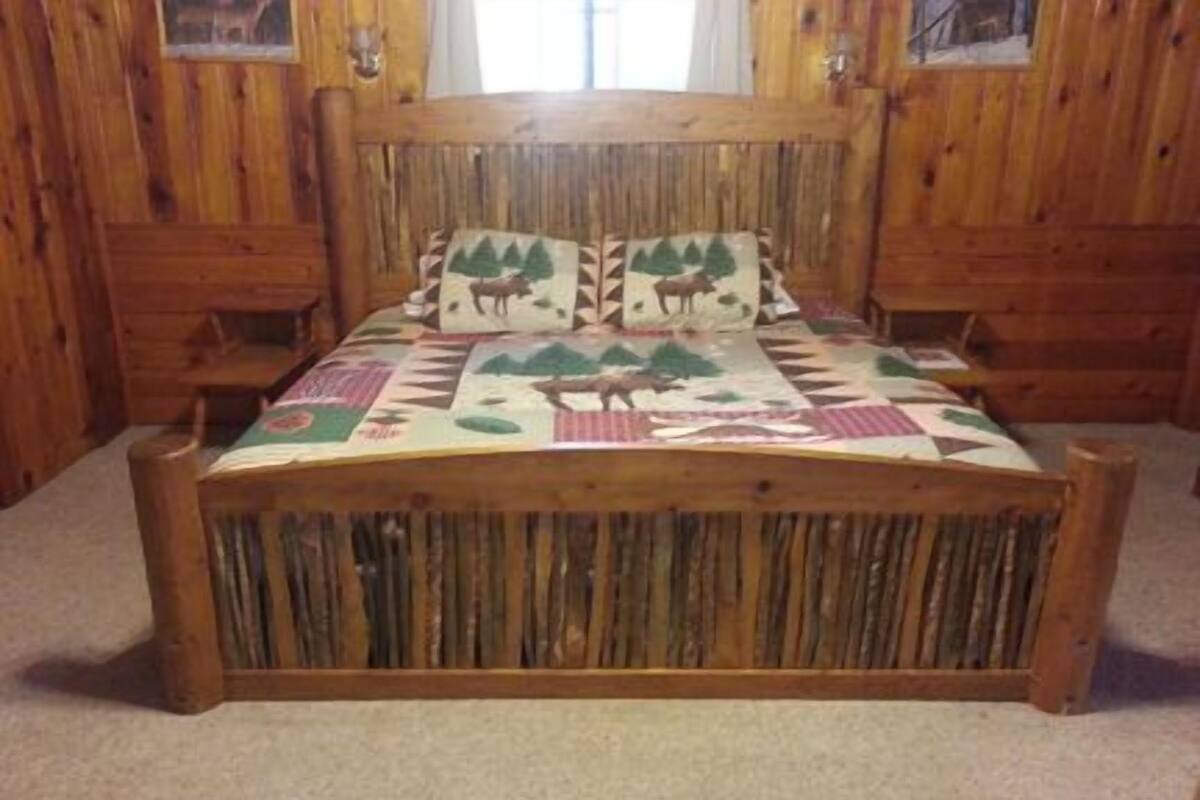 Cabana de Madeira Standard (Cabin 4) | Camas de colchão viscoelástico, quartos insonorizados, Wi-fi grátis 