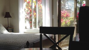 Quarto, 1 cama Queen (Rhody #10) | Vista do quarto