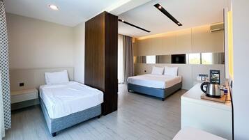 Suíte, para não fumantes, vista para o mar | Frigobar, Wi-Fi de cortesia, roupa de cama