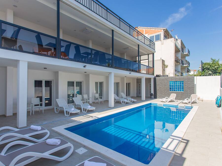 Piscina exterior sazonal