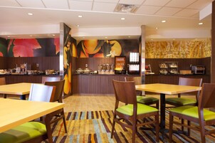 Pequeno-almoço tipo buffet diário incluído 