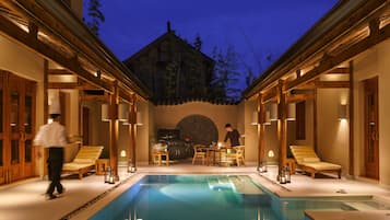 Villa, 2 quartos (Courtyard Pool) | Bar (no alojamento)