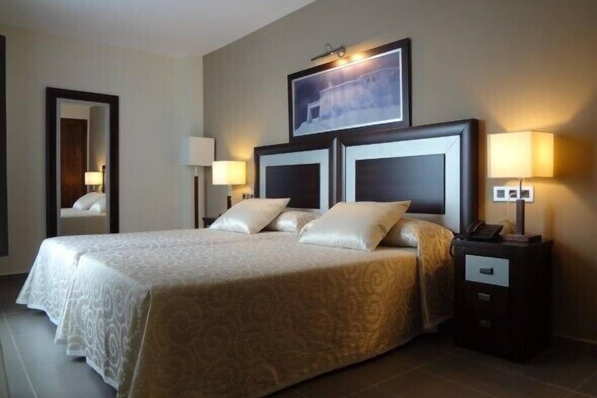 Secretária, secretária adequada para computadores portáteis