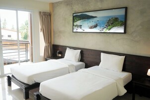 Quarto luxo | Cofres nos quartos, escrivaninha, quartos à prova de som