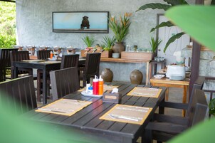 Café da manhã, almoço e jantar; culinária tailandesa 