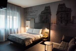 Quarto casal superior | Frigobar (abastecido com alguns itens grátis), cofres nos quartos