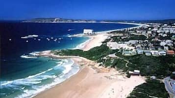 Perto da praia, praia de areia branca