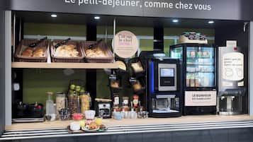 Pequeno-almoço tipo buffet diário mediante uma taxa